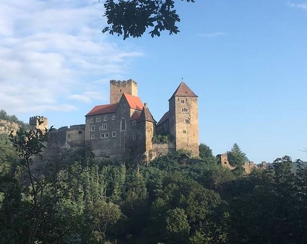 Schloss Ruegers und Burg Hardegg | Busreisen.cc