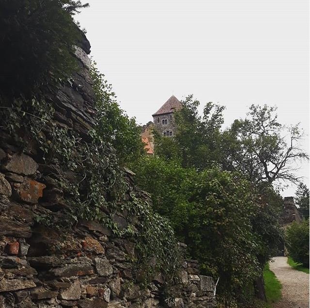 Schloss Ruegers und Burg Hardegg | Busreisen.cc